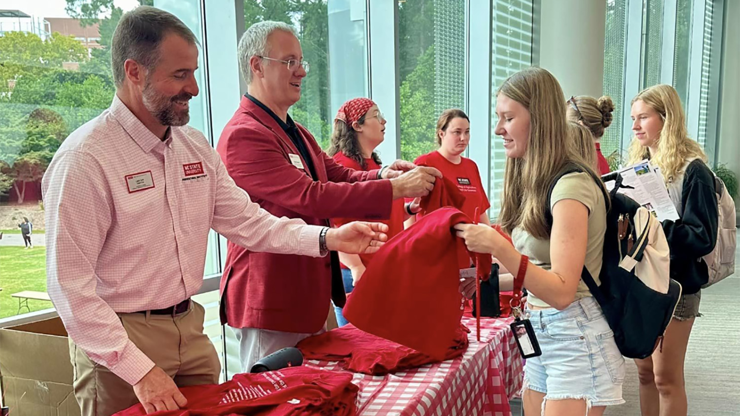 CALS Gives a Big Wolfpack Welcome to Students